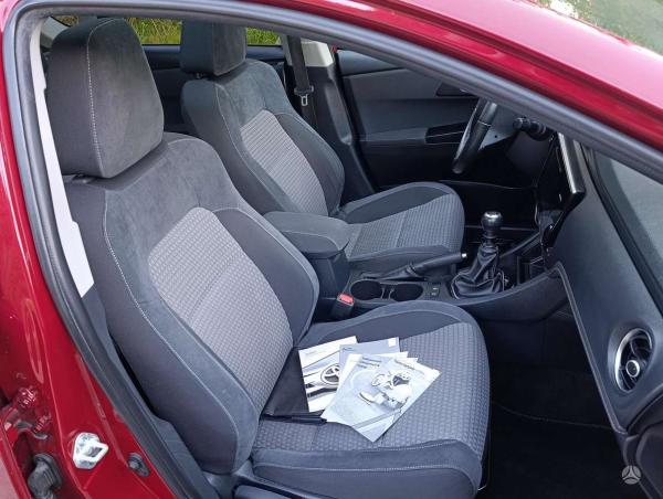 Sarkans Toyota Auris 2017 Viļņa, ar dzinēja tilpumu 1.20 L un nobraukumu 176 tūkst. km par 7300 €, foto 9 vietnē AUTOMOTO.COM.LV