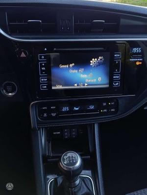 Red Toyota Auris 2017 in Vilnius, with an engine capacity of 1.20 L and mileage of 176 thousand km for 7300 €, photo 19 on AUTOMOTO.COM.LV