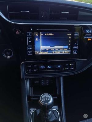 Red Toyota Auris 2017 in Vilnius, with an engine capacity of 1.20 L and mileage of 176 thousand km for 7300 €, photo 21 on AUTOMOTO.COM.LV