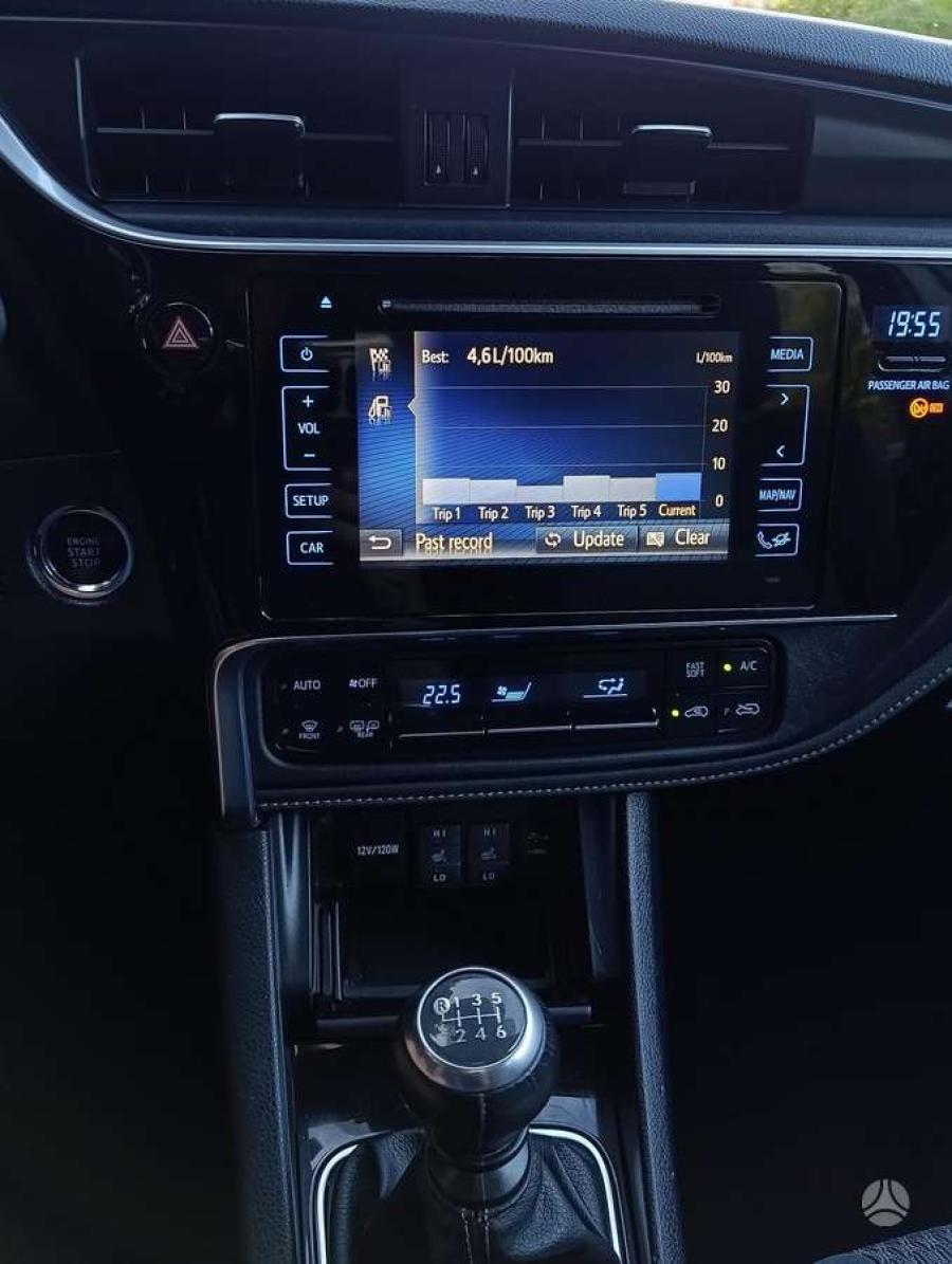 Red Toyota Auris 2017 in Vilnius, with an engine capacity of 1.20 L and mileage of 176 thousand km for 7300 €, photo 21 on AUTOMOTO.COM.LV
