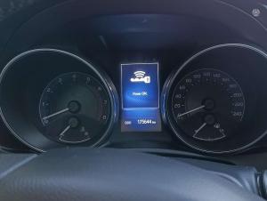 Red Toyota Auris 2017 in Vilnius, with an engine capacity of 1.20 L and mileage of 176 thousand km for 7300 €, photo 24 on AUTOMOTO.COM.LV