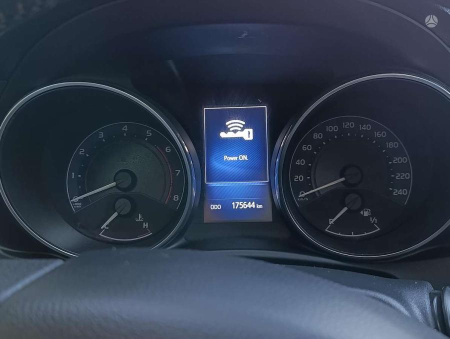 Red Toyota Auris 2017 in Vilnius, with an engine capacity of 1.20 L and mileage of 176 thousand km for 7300 €, photo 24 on AUTOMOTO.COM.LV