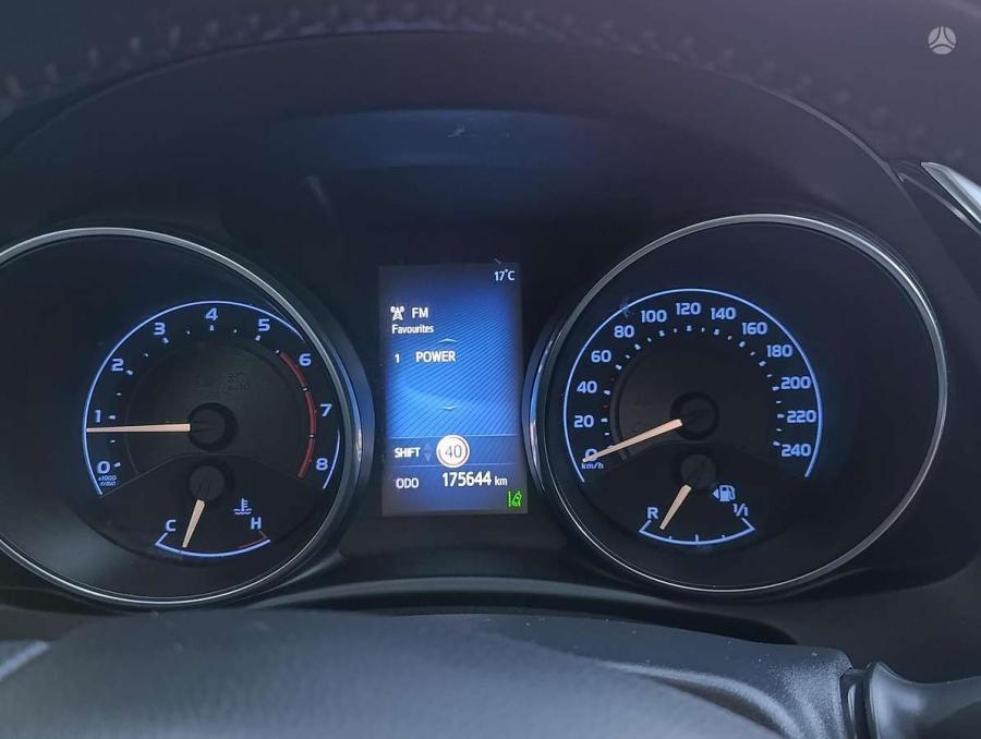 Red Toyota Auris 2017 in Vilnius, with an engine capacity of 1.20 L and mileage of 176 thousand km for 7300 €, photo 26 on AUTOMOTO.COM.LV