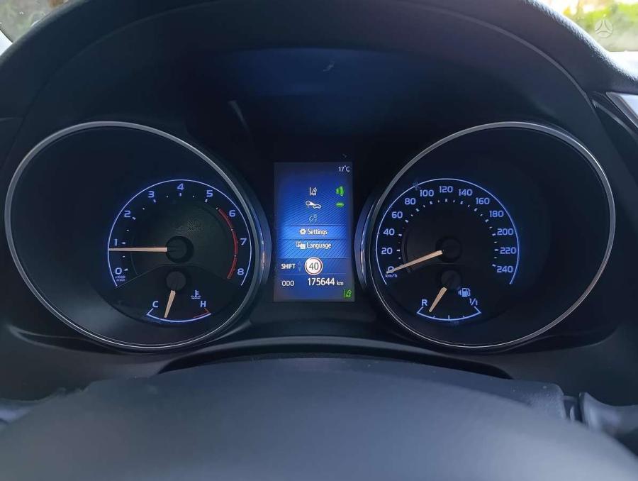 Red Toyota Auris 2017 in Vilnius, with an engine capacity of 1.20 L and mileage of 176 thousand km for 7300 €, photo 27 on AUTOMOTO.COM.LV