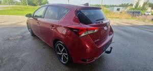 Red Toyota Auris 2017 in Utena, with an engine capacity of 1.60 L and mileage of 261 thousand km for 7100 €, photo 4 on AUTOMOTO.COM.LV