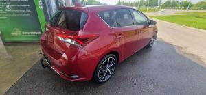 Red Toyota Auris 2017 in Utena, with an engine capacity of 1.60 L and mileage of 261 thousand km for 7100 €, photo 5 on AUTOMOTO.COM.LV