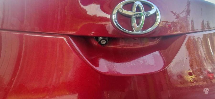 Red Toyota Auris 2017 in Utena, with an engine capacity of 1.60 L and mileage of 261 thousand km for 7100 €, photo 6 on AUTOMOTO.COM.LV