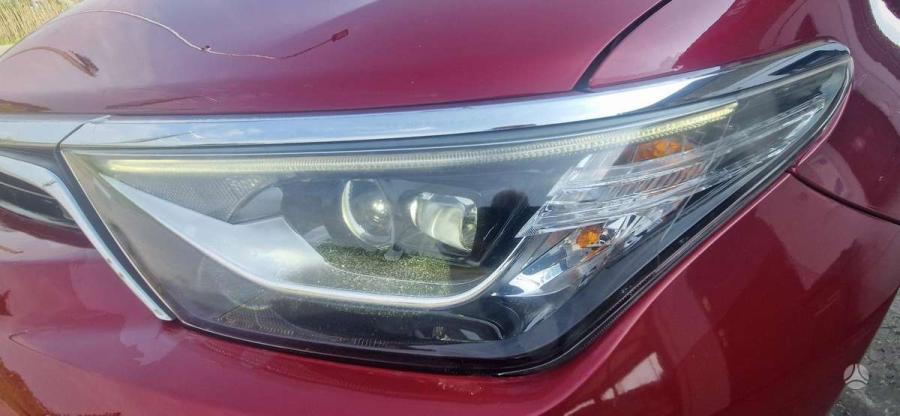 Red Toyota Auris 2017 in Utena, with an engine capacity of 1.60 L and mileage of 261 thousand km for 7100 €, photo 10 on AUTOMOTO.COM.LV