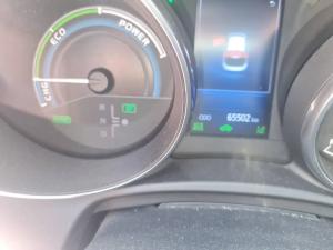 Sarkans Toyota Auris 2017 Talsi, ar dzinēja tilpumu 1.80 L un nobraukumu 65 tūkst. km par 12000 €, foto 3 vietnē AUTOMOTO.COM.LV