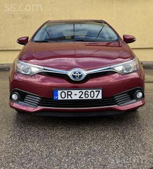Красный Тойота Аурис 2017 в Талси, объемом двигателя 1.80 л и пробегом 65 тыс. км за 11700 €, фото 4 на AUTOMOTO.COM.LV