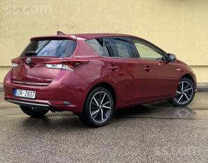 Красный Тойота Аурис 2017 в Талси, объемом двигателя 1.80 л и пробегом 65 тыс. км за 11700 €, фото 6 на AUTOMOTO.COM.LV