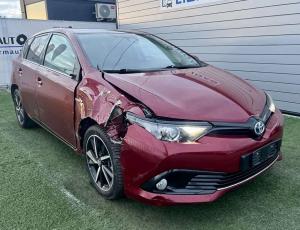 Red Toyota Auris 2018 in Panevezys, with an engine capacity of 1.80 L and mileage of 92 thousand km for 10700 €, photo 3 on AUTOMOTO.COM.LV