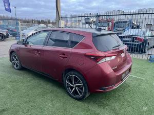 Red Toyota Auris 2018 in Panevezys, with an engine capacity of 1.80 L and mileage of 92 thousand km for 10700 €, photo 8 on AUTOMOTO.COM.LV