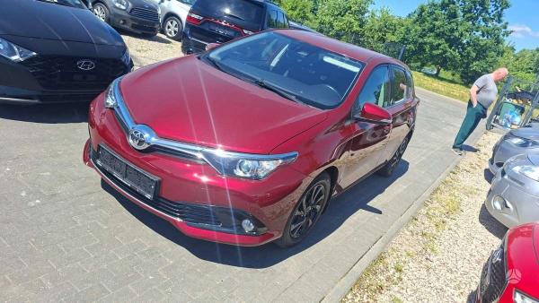 Sarkans Toyota Auris 2019 Kauņa, ar dzinēja tilpumu 1.60 L un nobraukumu 105 tūkst. km par 10350 €, foto 1 vietnē AUTOMOTO.COM.LV