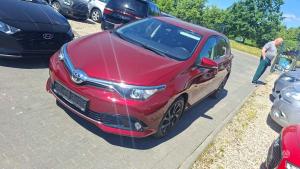 Red Toyota Auris 2019 in Kaunas, with an engine capacity of 1.60 L and mileage of 105 thousand km for 10350 €, photo  on AUTOMOTO.COM.LV