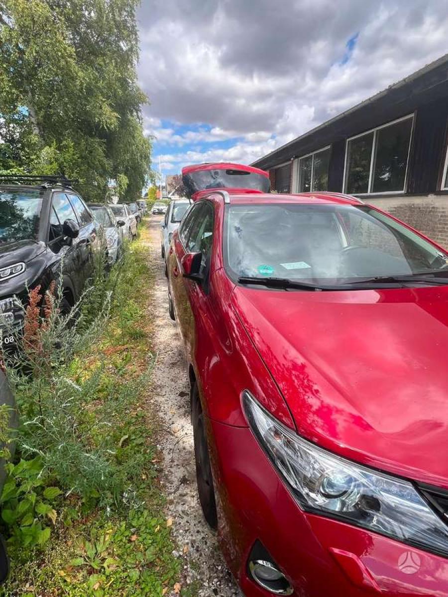 Sarkans Toyota Auris 2012 Viļņa, ar dzinēja tilpumu 2.00 L un nobraukumu 343 tūkst. km par 3950 €, foto 4 vietnē AUTOMOTO.COM.LV