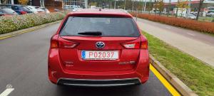 Red Toyota Auris 2013 in Vilnius, with an engine capacity of 1.80 L and mileage of 269 thousand km for 8500 €, photo 6 on AUTOMOTO.COM.LV