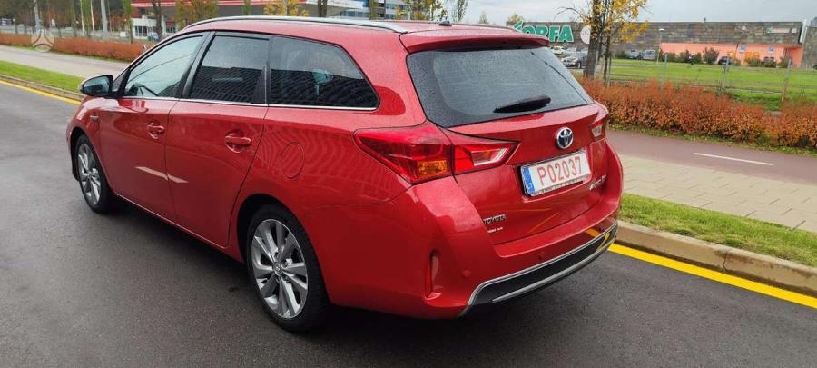 Red Toyota Auris 2013 in Vilnius, with an engine capacity of 1.80 L and mileage of 269 thousand km for 8500 €, photo 7 on AUTOMOTO.COM.LV