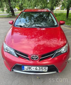 Sarkans Toyota Auris 2013 Rīga, ar dzinēja tilpumu 1.40 L un nobraukumu 238 tūkst. km par 5850 €, foto 5 vietnē AUTOMOTO.COM.LV