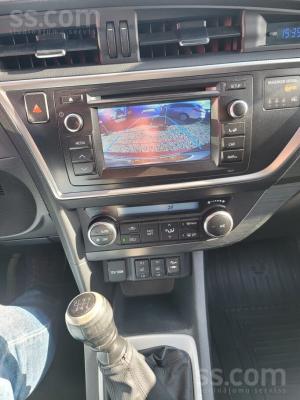 Sarkans Toyota Auris 2013 Rīga, ar dzinēja tilpumu 1.40 L un nobraukumu 238 tūkst. km par 5700 €, foto 12 vietnē AUTOMOTO.COM.LV