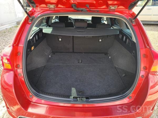Red Toyota Auris 2013 in Riga, with an engine capacity of 1.40 L and mileage of 238 thousand km for 5000 €, photo 8 on AUTOMOTO.COM.LV