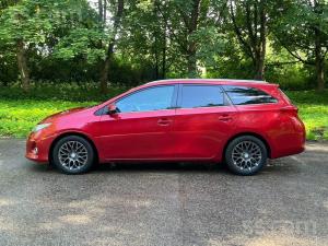 Red Toyota Auris 2013 in Riga, with an engine capacity of 1.40 L and mileage of 0 thousand km for 5599 €, photo 3 on AUTOMOTO.COM.LV