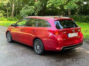 Red Toyota Auris 2013 in Riga, with an engine capacity of 1.40 L and mileage of 0 thousand km for 5599 €, photo 4 on AUTOMOTO.COM.LV