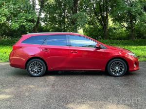 Red Toyota Auris 2013 in Riga, with an engine capacity of 1.40 L and mileage of 0 thousand km for 5599 €, photo 7 on AUTOMOTO.COM.LV