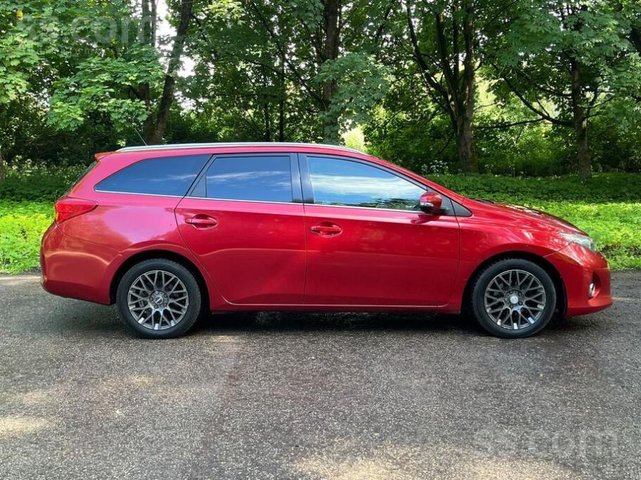 Red Toyota Auris 2013 in Riga, with an engine capacity of 1.40 L and mileage of 0 thousand km for 5599 €, photo 7 on AUTOMOTO.COM.LV