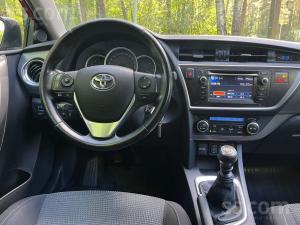 Red Toyota Auris 2013 in Riga, with an engine capacity of 1.40 L and mileage of 0 thousand km for 5599 €, photo 12 on AUTOMOTO.COM.LV