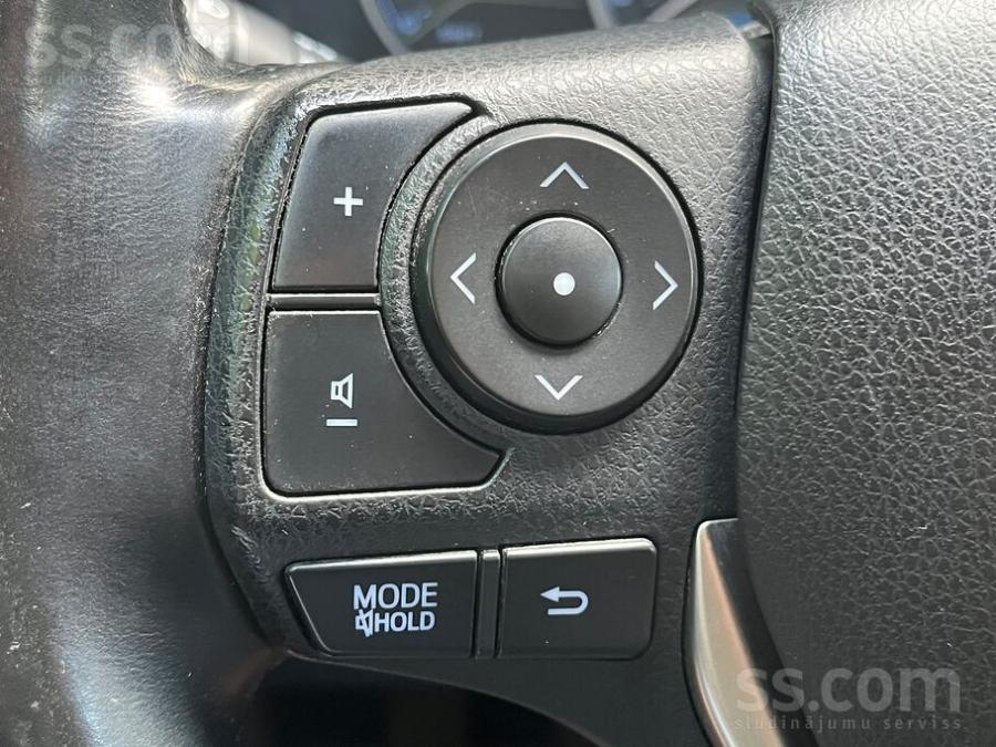 Red Toyota Auris 2013 in Riga, with an engine capacity of 1.40 L and mileage of 0 thousand km for 5599 €, photo 15 on AUTOMOTO.COM.LV