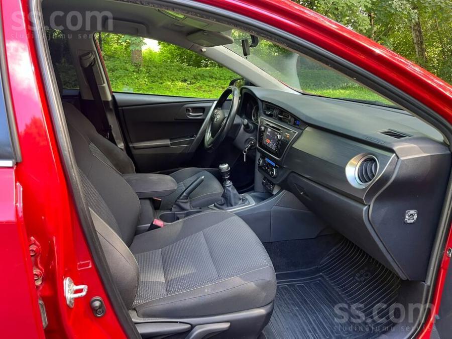Red Toyota Auris 2013 in Riga, with an engine capacity of 1.40 L and mileage of 0 thousand km for 5599 €, photo 22 on AUTOMOTO.COM.LV