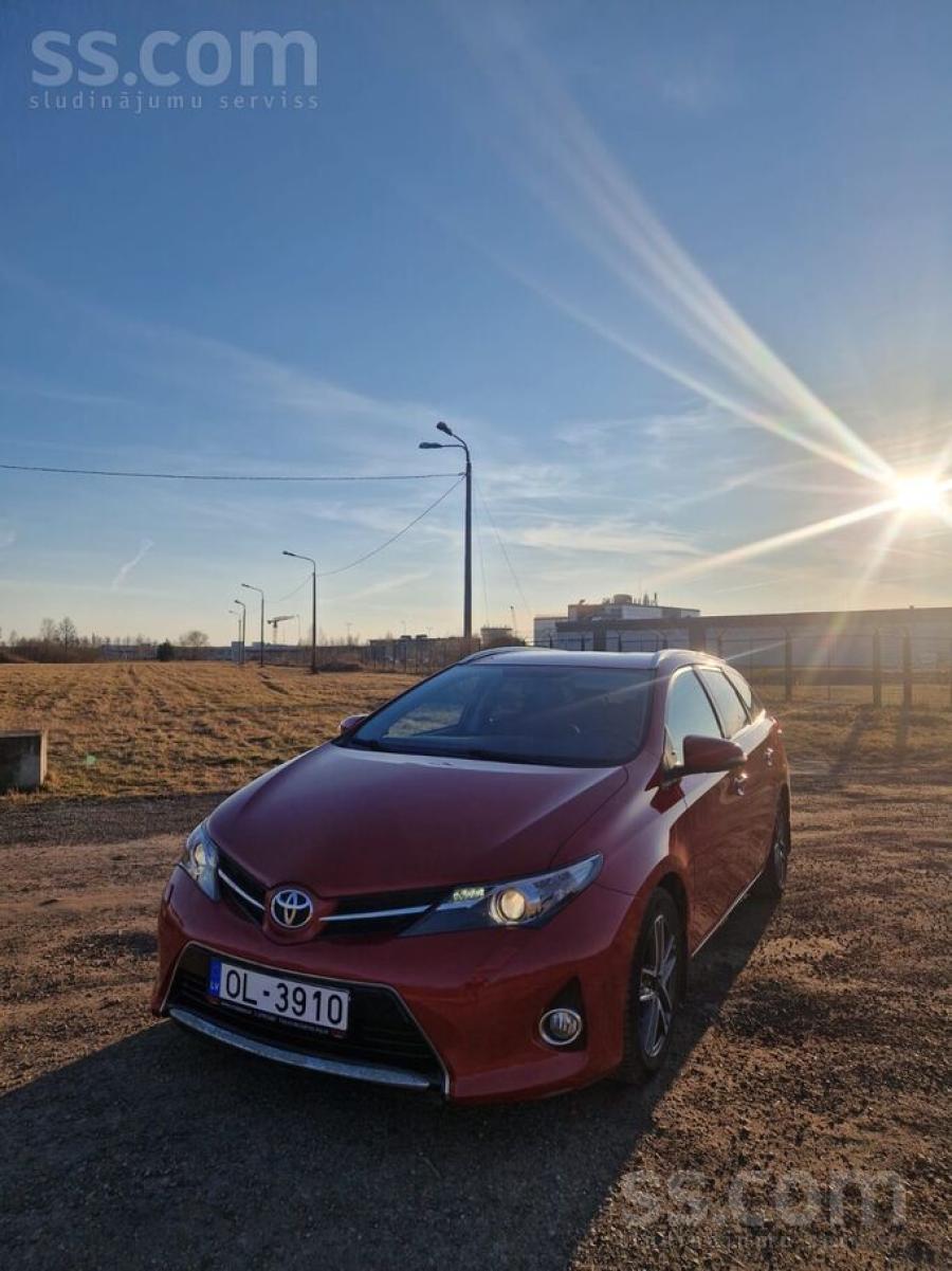 Sarkans Toyota Auris 2014 Rīga, ar dzinēja tilpumu 2.00 L un nobraukumu 184 tūkst. km par 5500 €, foto 3 vietnē AUTOMOTO.COM.LV