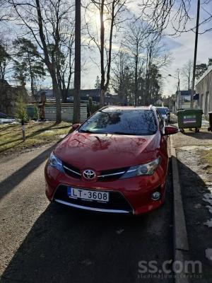 Sarkans Toyota Auris 2014 Rīga, ar dzinēja tilpumu 2.00 L un nobraukumu 232 tūkst. km par 5200 €, foto 3 vietnē AUTOMOTO.COM.LV