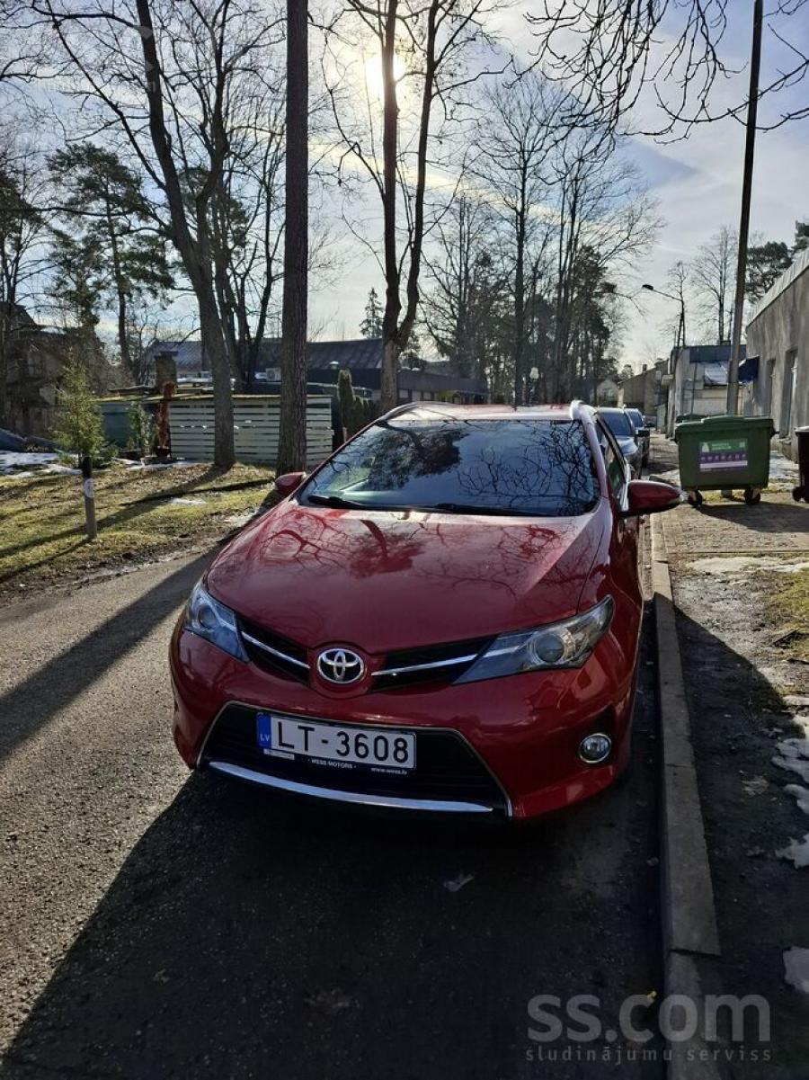 Sarkans Toyota Auris 2014 Rīga, ar dzinēja tilpumu 2.00 L un nobraukumu 232 tūkst. km par 5200 €, foto 3 vietnē AUTOMOTO.COM.LV