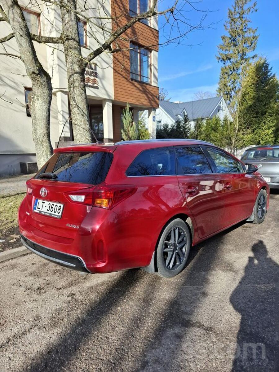 Sarkans Toyota Auris 2014 Rīga, ar dzinēja tilpumu 2.00 L un nobraukumu 232 tūkst. km par 5200 €, foto 4 vietnē AUTOMOTO.COM.LV