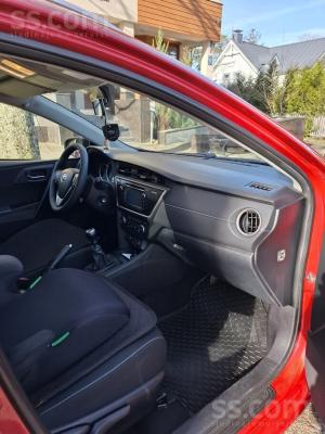 Sarkans Toyota Auris 2014 Rīga, ar dzinēja tilpumu 2.00 L un nobraukumu 232 tūkst. km par 5200 €, foto 6 vietnē AUTOMOTO.COM.LV