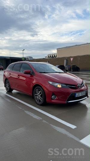Red Toyota Auris 2014 in Riga, with an engine capacity of 2.00 L and mileage of 374 thousand km for 5050 €, photo  on AUTOMOTO.COM.LV