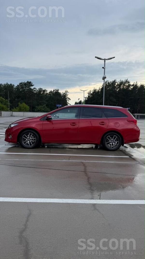 Sarkans Toyota Auris 2014 Rīga, ar dzinēja tilpumu 2.00 L un nobraukumu 374 tūkst. km par 5050 €, foto 3 vietnē AUTOMOTO.COM.LV