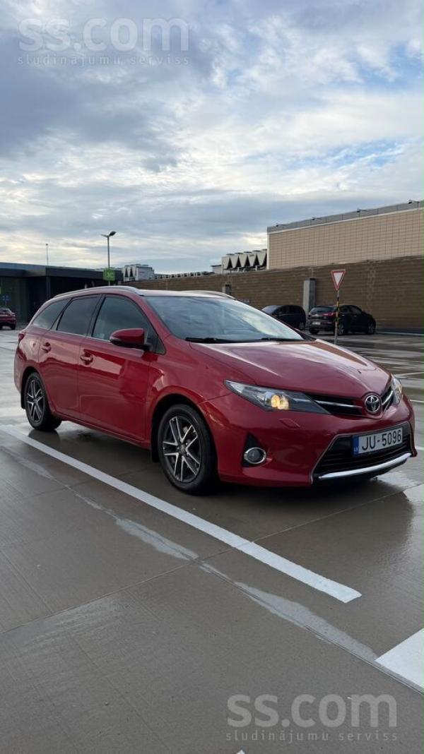Sarkans Toyota Auris 2014 Rīga, ar dzinēja tilpumu 2.00 L un nobraukumu 374 tūkst. km par 5050 €, foto 1 vietnē AUTOMOTO.COM.LV