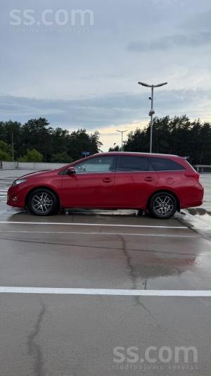 Red Toyota Auris 2014 in Riga, with an engine capacity of 2.00 L and mileage of 374 thousand km for 5050 €, photo 4 on AUTOMOTO.COM.LV