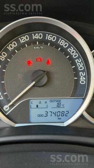 Red Toyota Auris 2014 in Riga, with an engine capacity of 2.00 L and mileage of 374 thousand km for 5050 €, photo 9 on AUTOMOTO.COM.LV