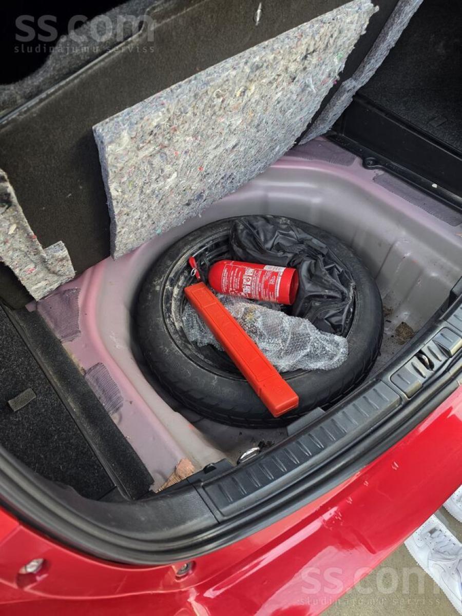 Red Toyota Auris 2014 in Riga, with an engine capacity of 2.00 L and mileage of 374 thousand km for 5050 €, photo 11 on AUTOMOTO.COM.LV