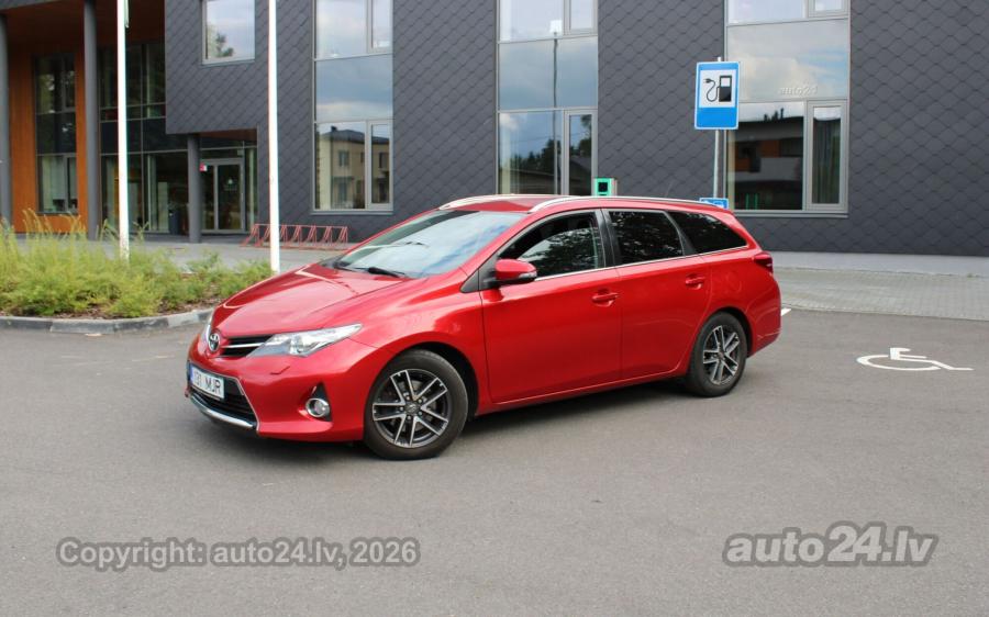 Sarkans Toyota Auris 2014 Rapla, ar dzinēja tilpumu 2.00 L un nobraukumu 151 tūkst. km par 7490 €, foto 3 vietnē AUTOMOTO.COM.LV