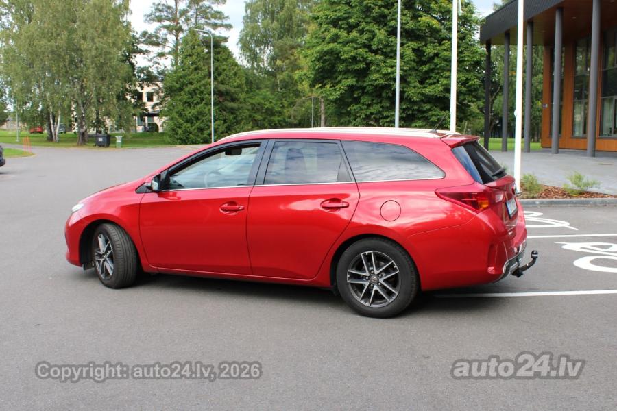 Sarkans Toyota Auris 2014 Rapla, ar dzinēja tilpumu 2.00 L un nobraukumu 151 tūkst. km par 7490 €, foto 4 vietnē AUTOMOTO.COM.LV