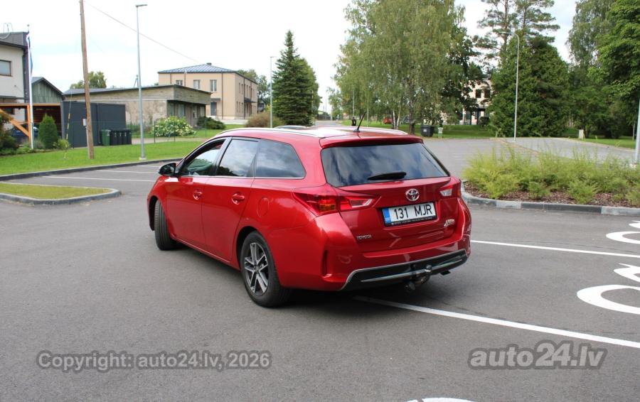 Sarkans Toyota Auris 2014 Rapla, ar dzinēja tilpumu 2.00 L un nobraukumu 151 tūkst. km par 7490 €, foto 5 vietnē AUTOMOTO.COM.LV