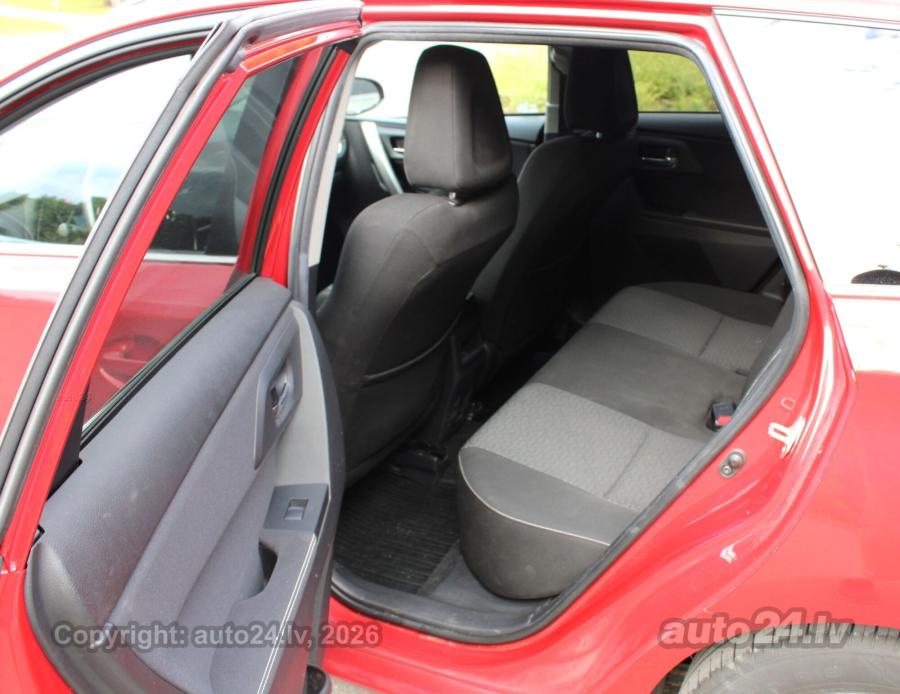 Red Toyota Auris 2014 in Rapla, with an engine capacity of 2.00 L and mileage of 151 thousand km for 7490 €, photo 13 on AUTOMOTO.COM.LV