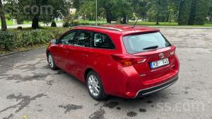 Sarkans Toyota Auris 2015 Jelgava, ar dzinēja tilpumu 1.60 L un nobraukumu 155 tūkst. km par 6200 €, foto 5 vietnē AUTOMOTO.COM.LV