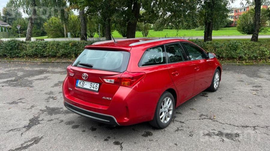 Sarkans Toyota Auris 2015 Jelgava, ar dzinēja tilpumu 1.60 L un nobraukumu 155 tūkst. km par 6200 €, foto 6 vietnē AUTOMOTO.COM.LV