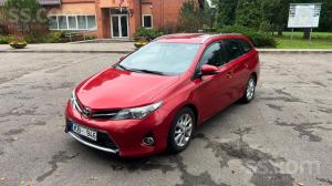 Sarkans Toyota Auris 2015 Jelgava, ar dzinēja tilpumu 1.60 L un nobraukumu 155 tūkst. km par 6200 €, foto 9 vietnē AUTOMOTO.COM.LV